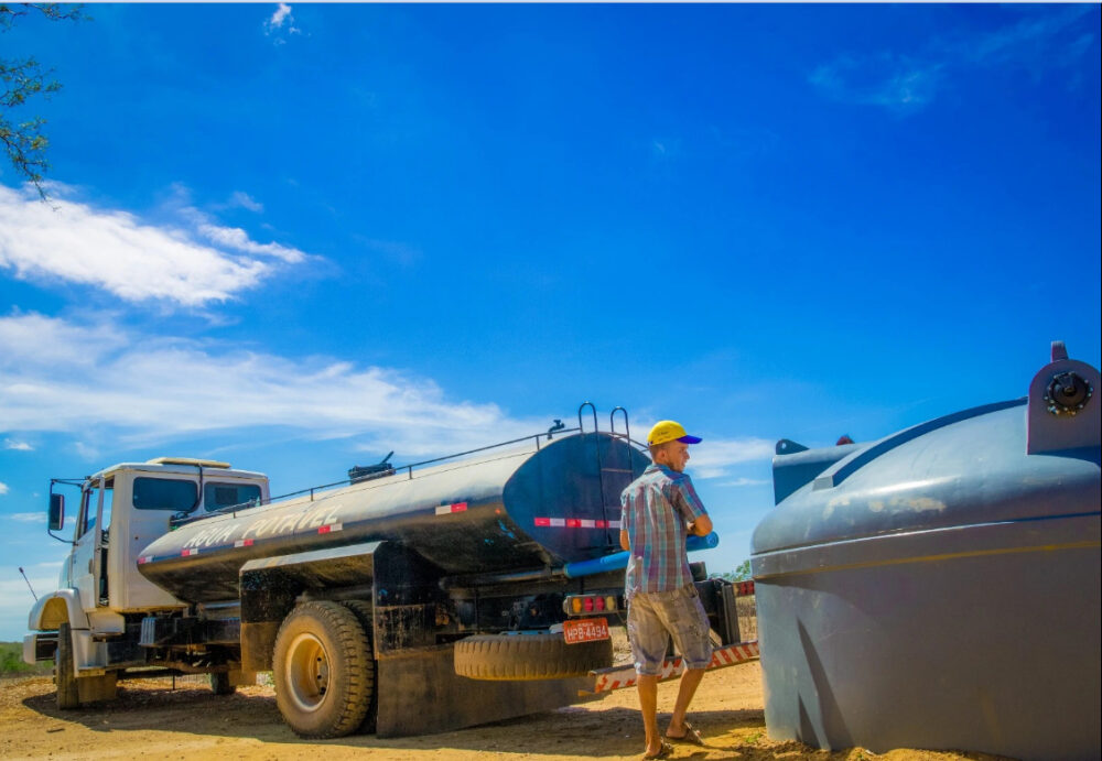 ONG de Petrolina já distribuiu mais de 4 milhões de litros de água no ... ONG de Petrolina já distribuiu mais de 4 milhões de litros de água no ...