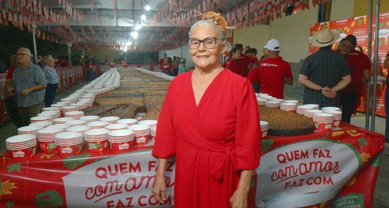 Conheça dona Maria do Bolo, a responsável pelo maior Pé de Moleque do ...
